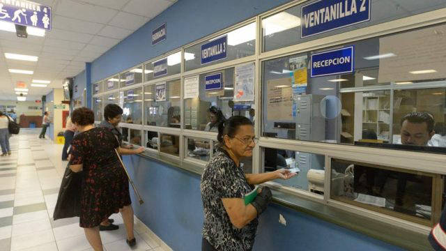 ¿Hay desabastecimiento en el ISSS? La directora dice no; médicos que sí - Noticias de El Salvador