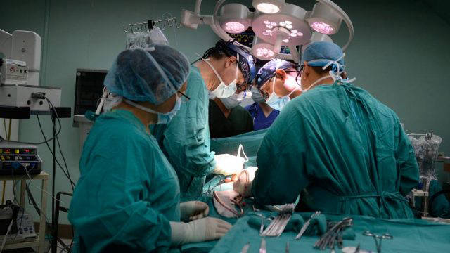 Niño de 6 años es operado del corazón y su padre le demuestra su amor ...