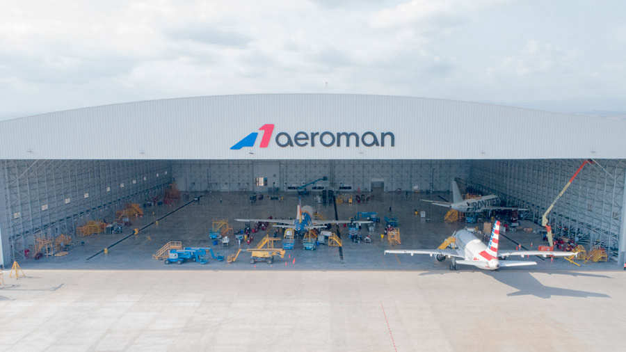 El nuevo y moderno hangar de Aeroman que da mantenimiento a aeronaves ...