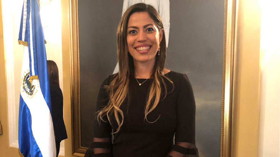 Directora del ISSS ocultó vínculo con droguería, para asumir cargo en la Dirección Nacional de ...