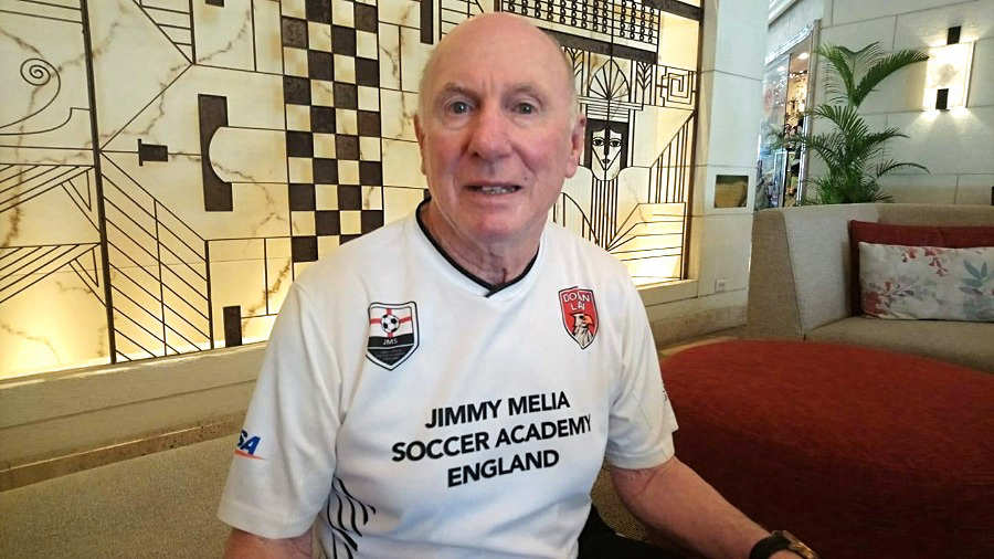 Jimmy Melia, leyenda del Liverpool, visitó El Salvador para asesorar ...