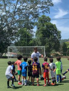 Jimmy Melia, leyenda del Liverpool, visitó El Salvador para asesorar ...