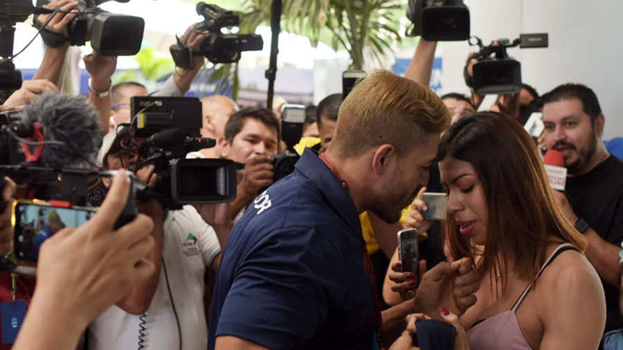 VIDEO: El apasionado reencuentro entre el medallista de oro Yuri ...