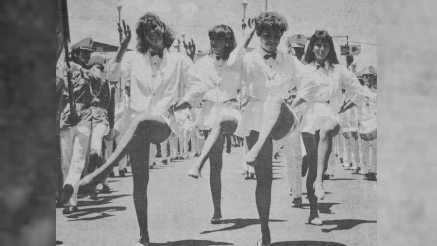 LO MÁS VISTO: Así lucían las cachiporristas salvadoreñas en los desfiles cívicos de antaño ...