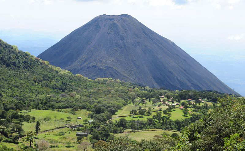 De talleres de arte a explorar el volcán Ilamatepec: conoce una ...