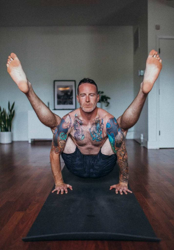 De adicto a maestro mundial de yoga: conoce la historia de Taylor Hunt ...