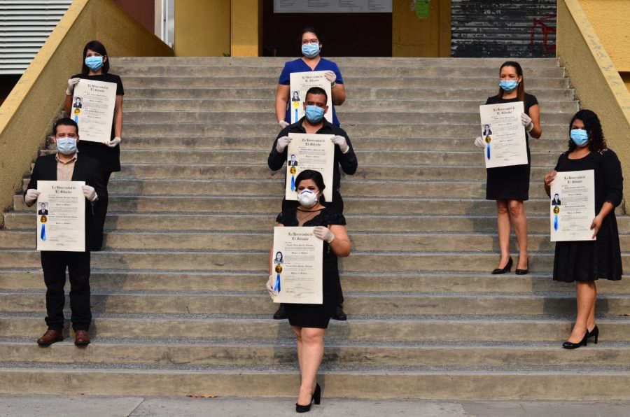 La inusual graduación de médicos de la Universidad de El Salvador ante ...
