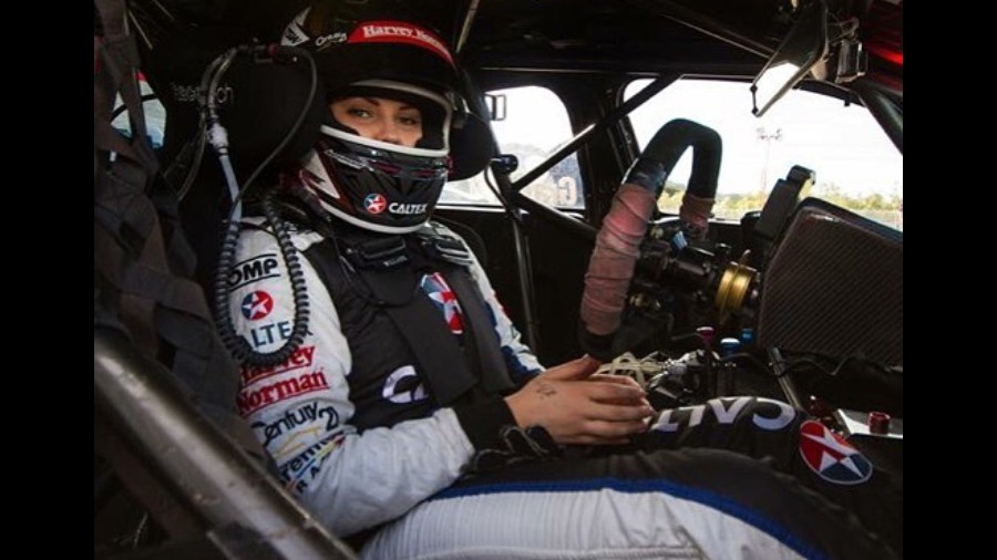 ¿Quién es Renee Gracie, la piloto de carreras que pasó al cine para ...