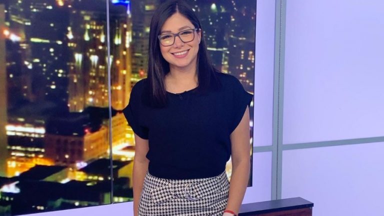 VIDEO: La reportera y presentadora salvadoreña Alejandra Ochoa come ...
