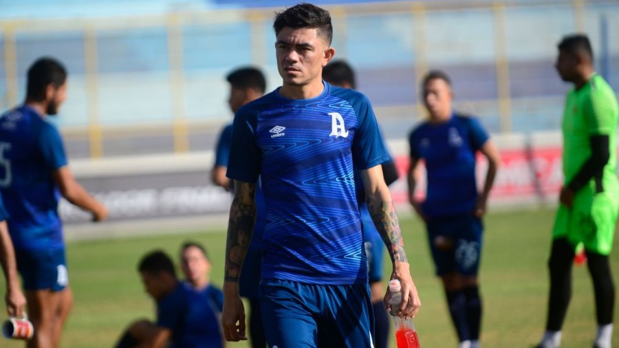 El defensor Iván Mancía superó al Covid-19 y ya está entrenando con ...