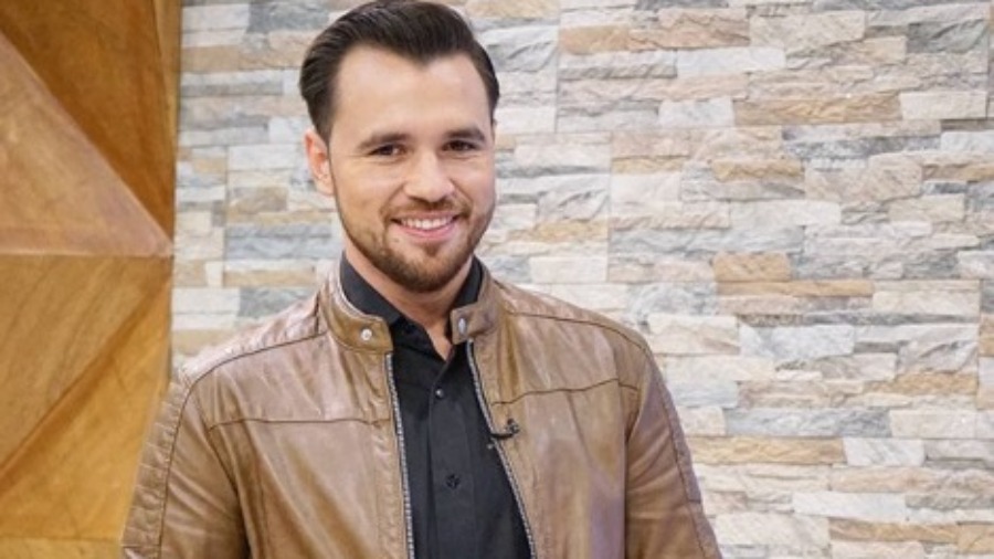 Mario Sibrián irrumpe sorpresivamente en la escena de Raquel Vargas y ...