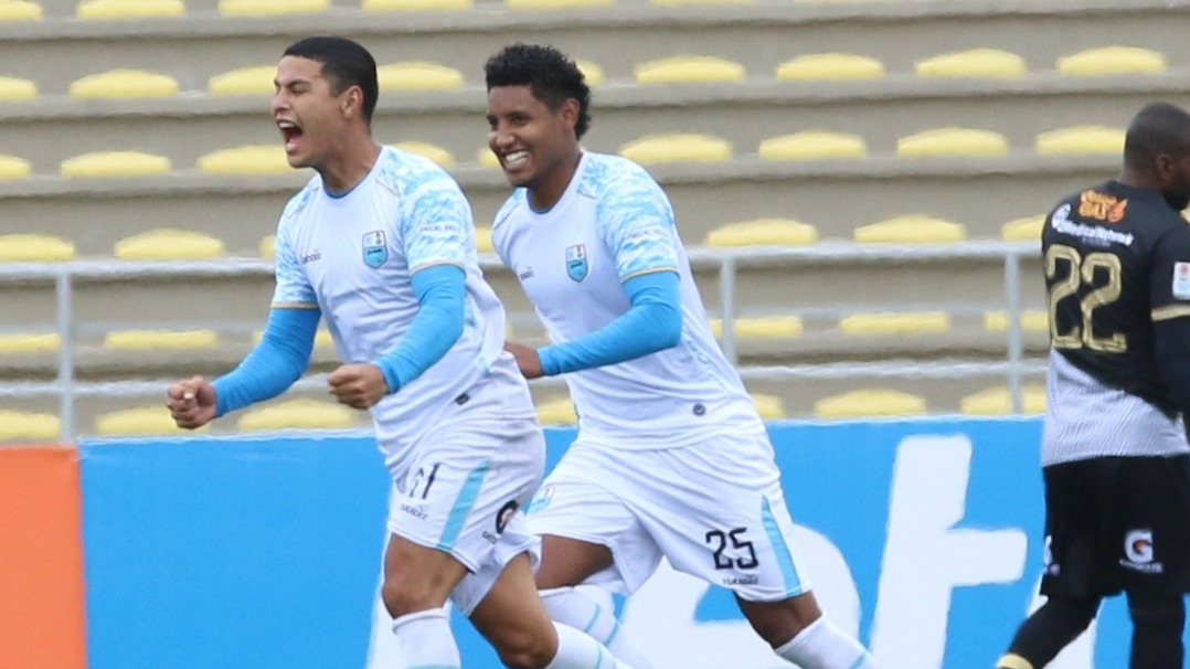 VIDEOS: El salvadoreño Kevin Santamaría hizo un golazo en el debut de ...