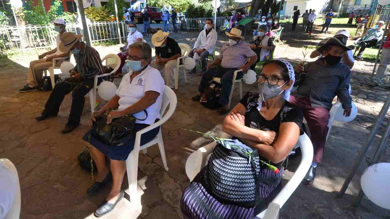 “Todos los días viven en nuestros corazones” familiares de victimas del Mozote piden justicia ...