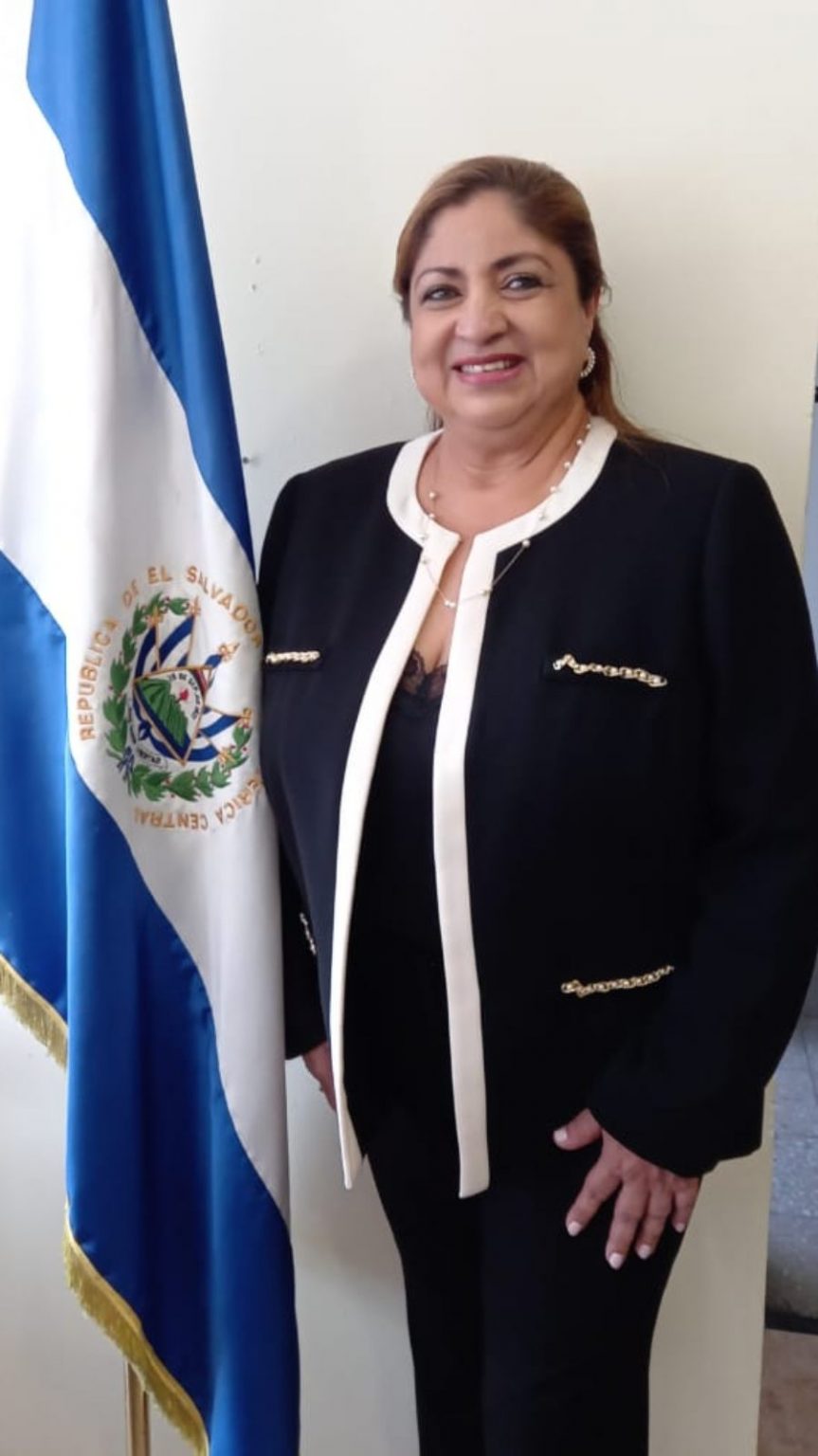 Hoy la icónica vocalista de la Orquesta de los Hermanos Flores, Nory ...