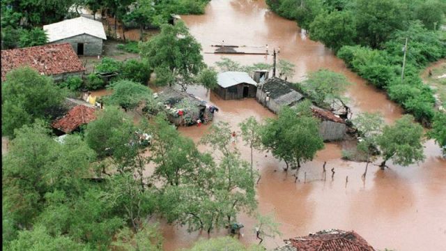 Impactantes imágenes del paso del huracán Mitch por El Salvador hace 25 ...