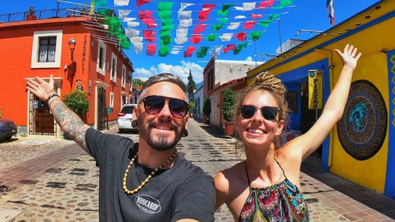 Los viajeros Pablo y Kelly, de Catarina sem fronteiras, preparan su ...