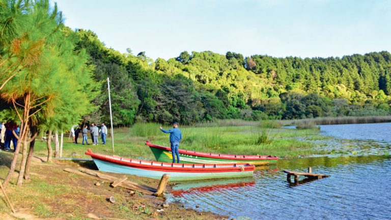 Laguna Verde de Apaneca, un lugar turístico y de subsistencia ...