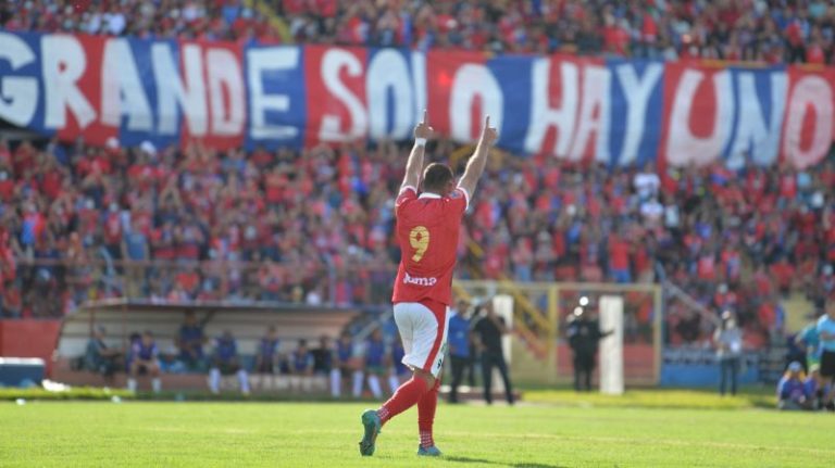 “El jugador salvadoreño pega mucho”: Omar Rosas, goleador mexicano de ...