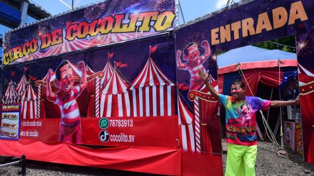 ¡Qué chivo va vos! "Cocolito" invita a su circo en "Sivarland"