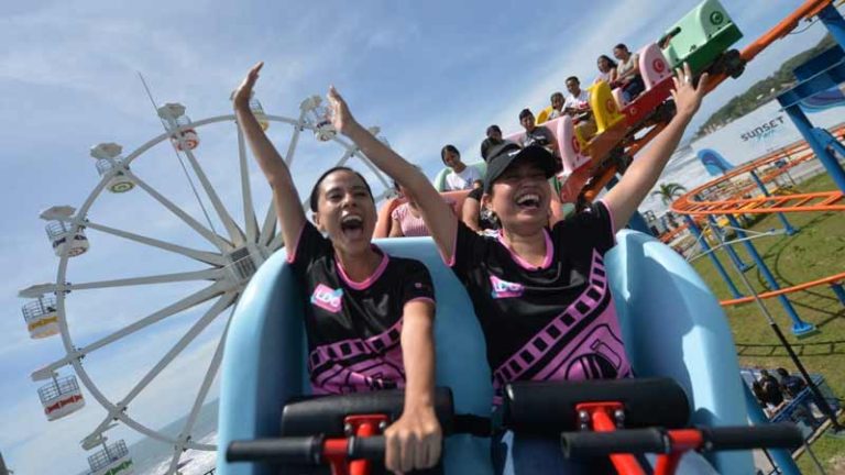 FOTOS: Así se divierten los turistas en Sunset Park en el Puerto de La ...
