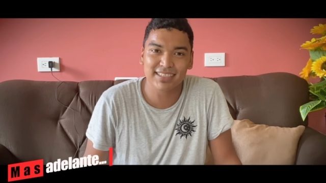 El salvadoreño Alfredo Larín celebra sus 30 millones de suscriptores en ...