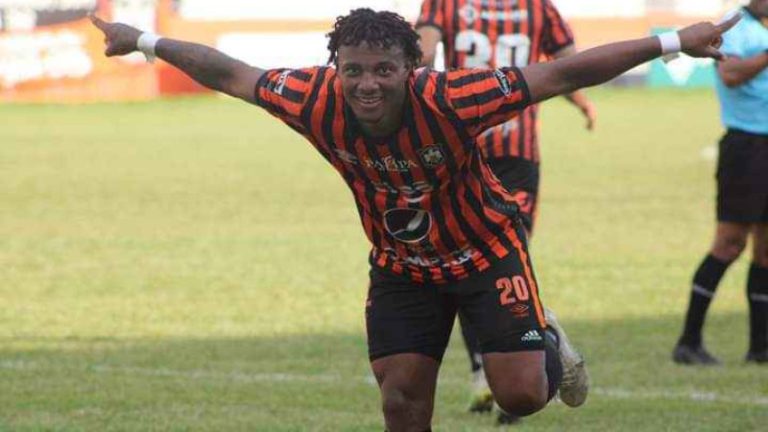 "Me gustaría jugar en el fútbol colombiano", Edgar Medrano