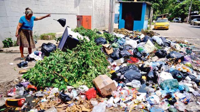 Sanciones por botar basura ya están reguladas, señala la oposición
