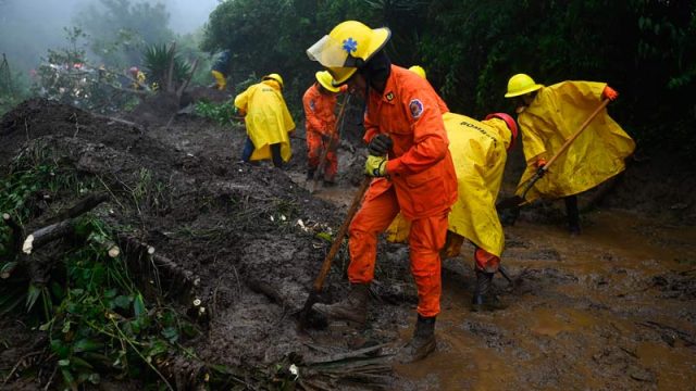 Rescate de soldados soterrados en Comasagua duró cinco horas - Noticias ...