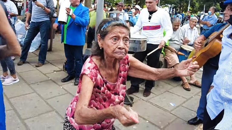 Doña Cata, la bailarina del nuevo combo del parque Libertad - Noticias ...