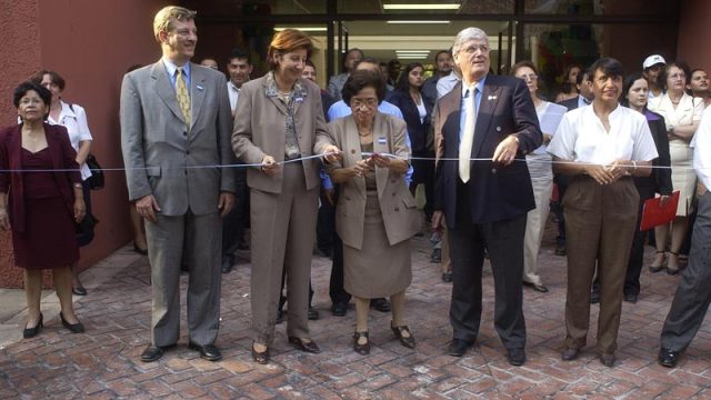 102 años: Imágenes de la trayectoria de la doctora María Isabel ...