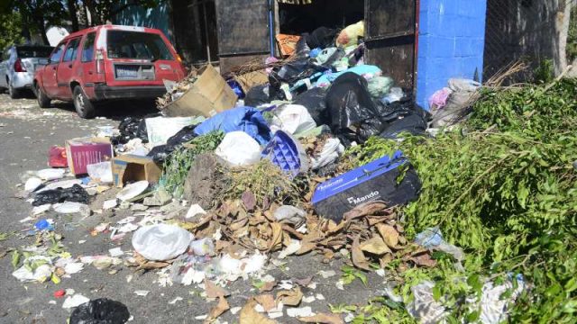 "Son volcanes de basura los que se hacen en la calle": Basura acumulada ...