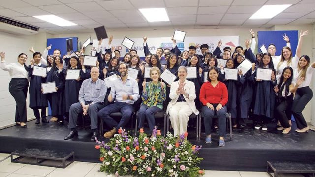 ¡Supérate! Merlet graduó a 36 jóvenes en La Libertad - Noticias de El ...