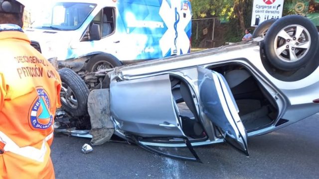 Varios heridos al volcar carro en carretera a Santa Ana - Noticias de ...