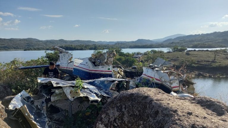 ¿Cuál es su historia? Tres cruces flotantes en el lago Suchitlán ...