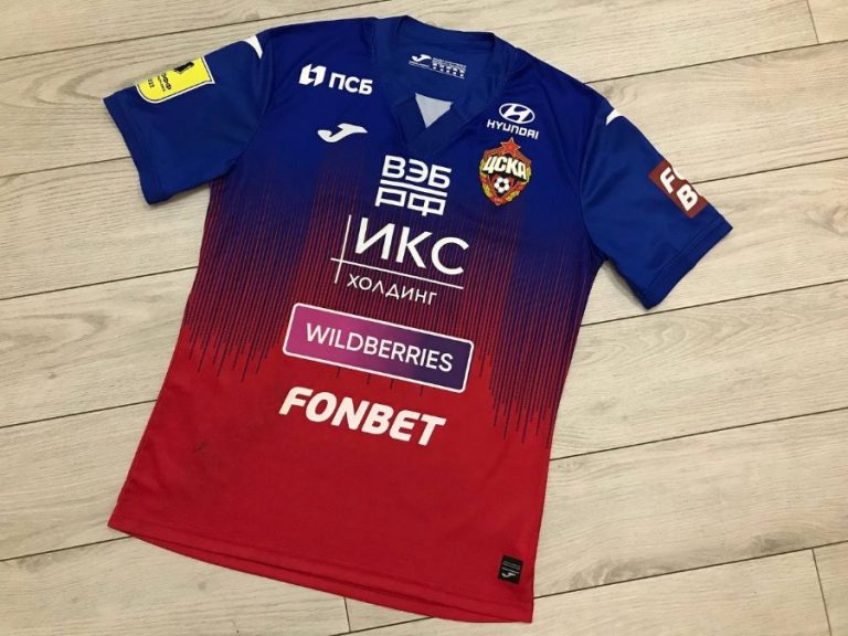 Nueva camiseta del FAS recuerda a una que usó el CSKA Moscú