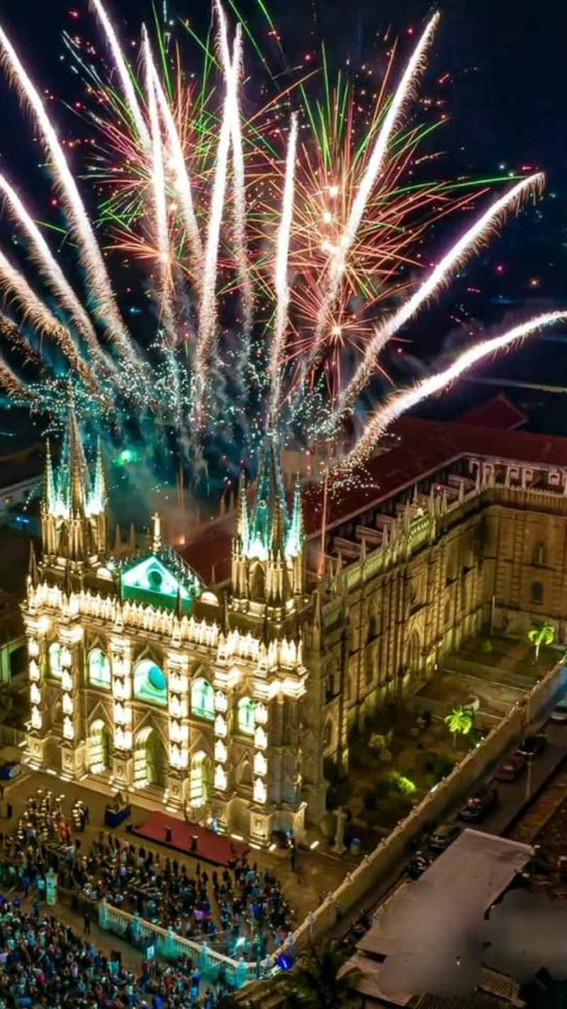 La Catedral de Santa Ana es iluminada - Noticias de El Salvador