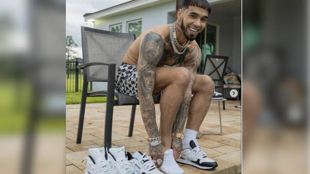 Anuel mostró su calvicie, perdió el peluquín en un concierto - Noticias ...