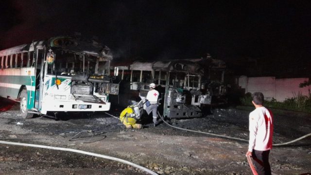 Sin precisar causa de incendio de tres buses en El Congo - Noticias de ...
