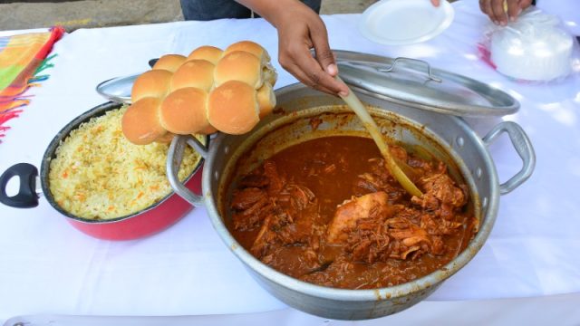 Atiquizaya lucha por mantener la preparación de “La Cochinita”, que ...