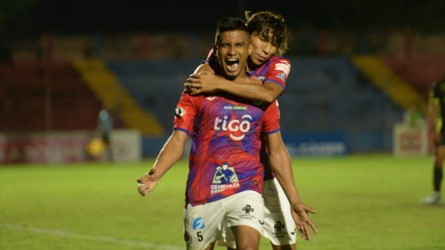 Club Deportivo FAS presentó sus nuevos jugadores y renovados
