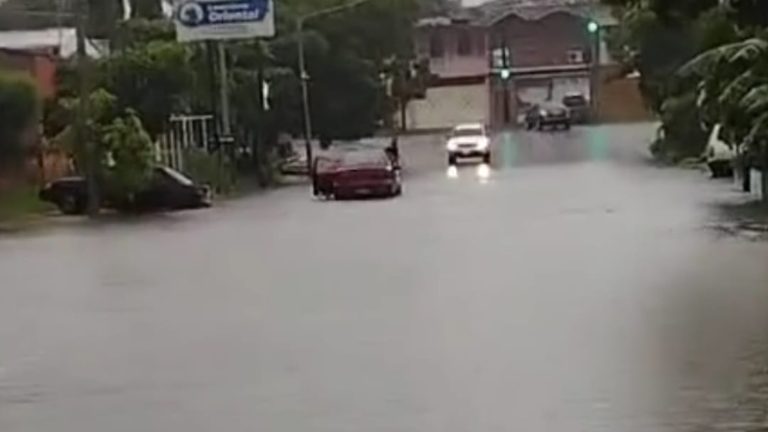 Colapsan ocho calles en San Miguel por inundaciones