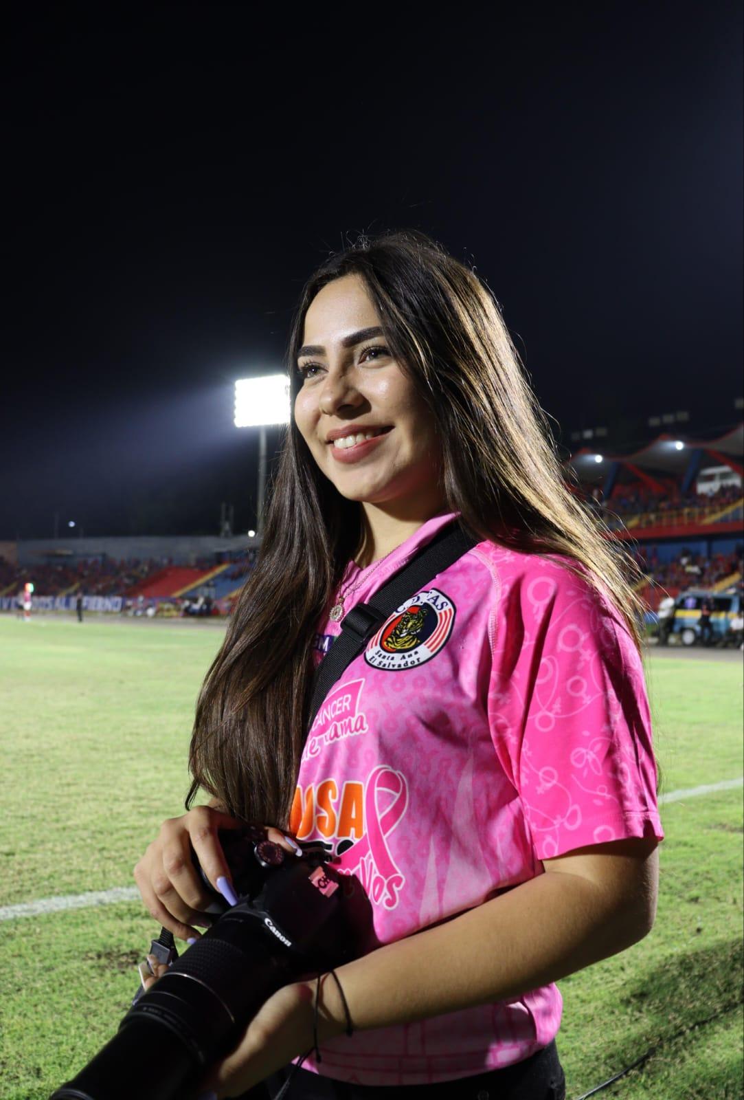 Keiry Hernández, una enamorada del mundo de las comunicaciones y del FAS - Noticias de El Salvador
