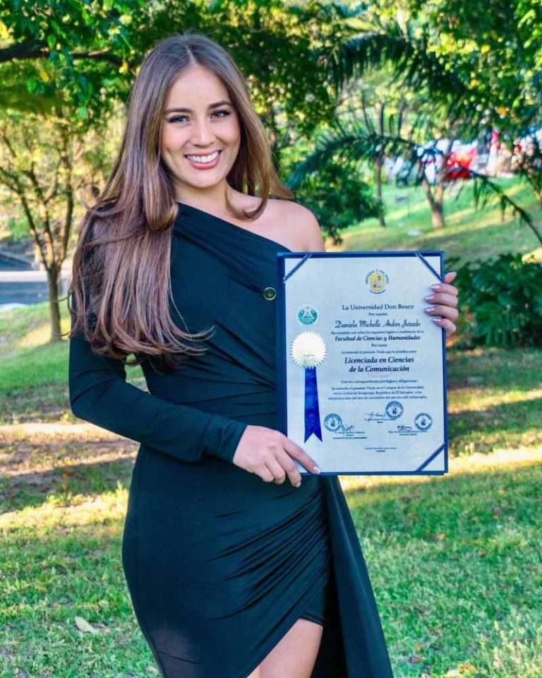 Daniela Ardón logra un nuevo triunfo en su vida: ¡ya es licenciada!