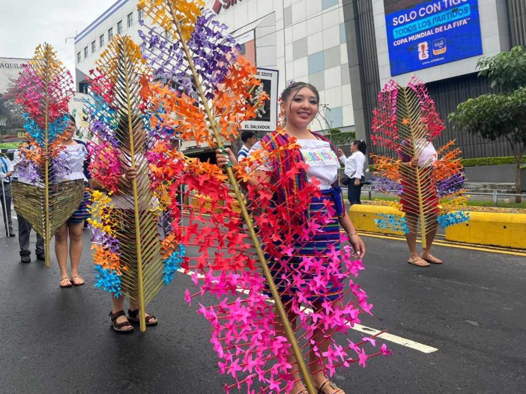 Galería: Desfile llena de color a San Salvador - Noticias de El Salvador