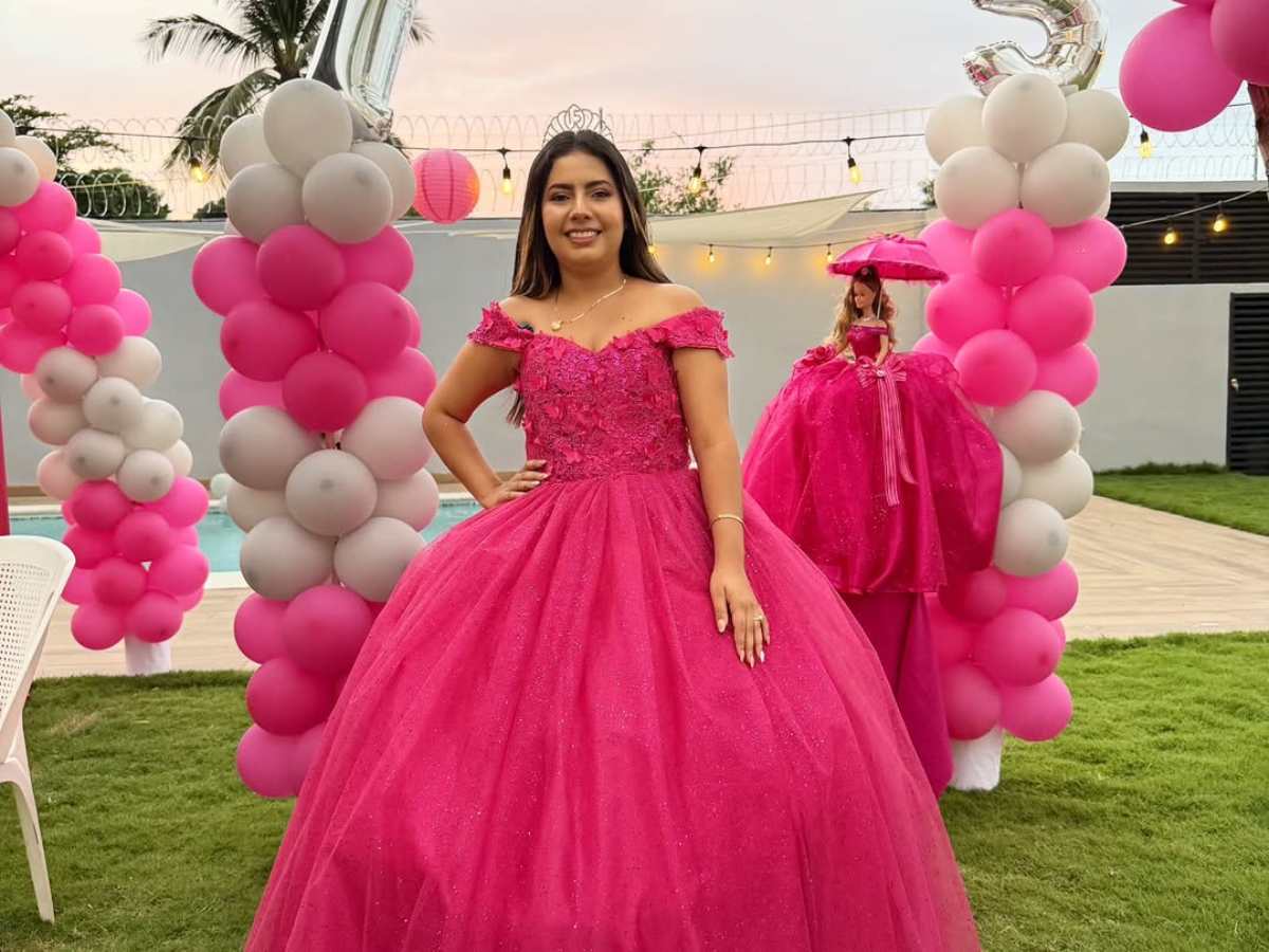 Alfredo Larín sorprende a su esposa con fiesta de 15 años