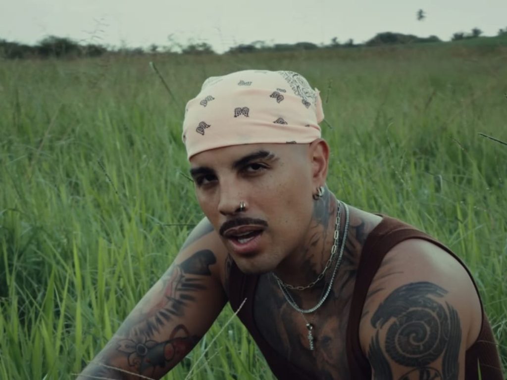 Rauw Alejandro lanza video de "Besito en la Frente" - Noticias de El Salvador
