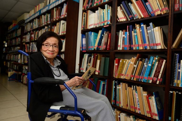 María Isabel Rodríguez cumple 103 años: pionera de la salud en El Salvador