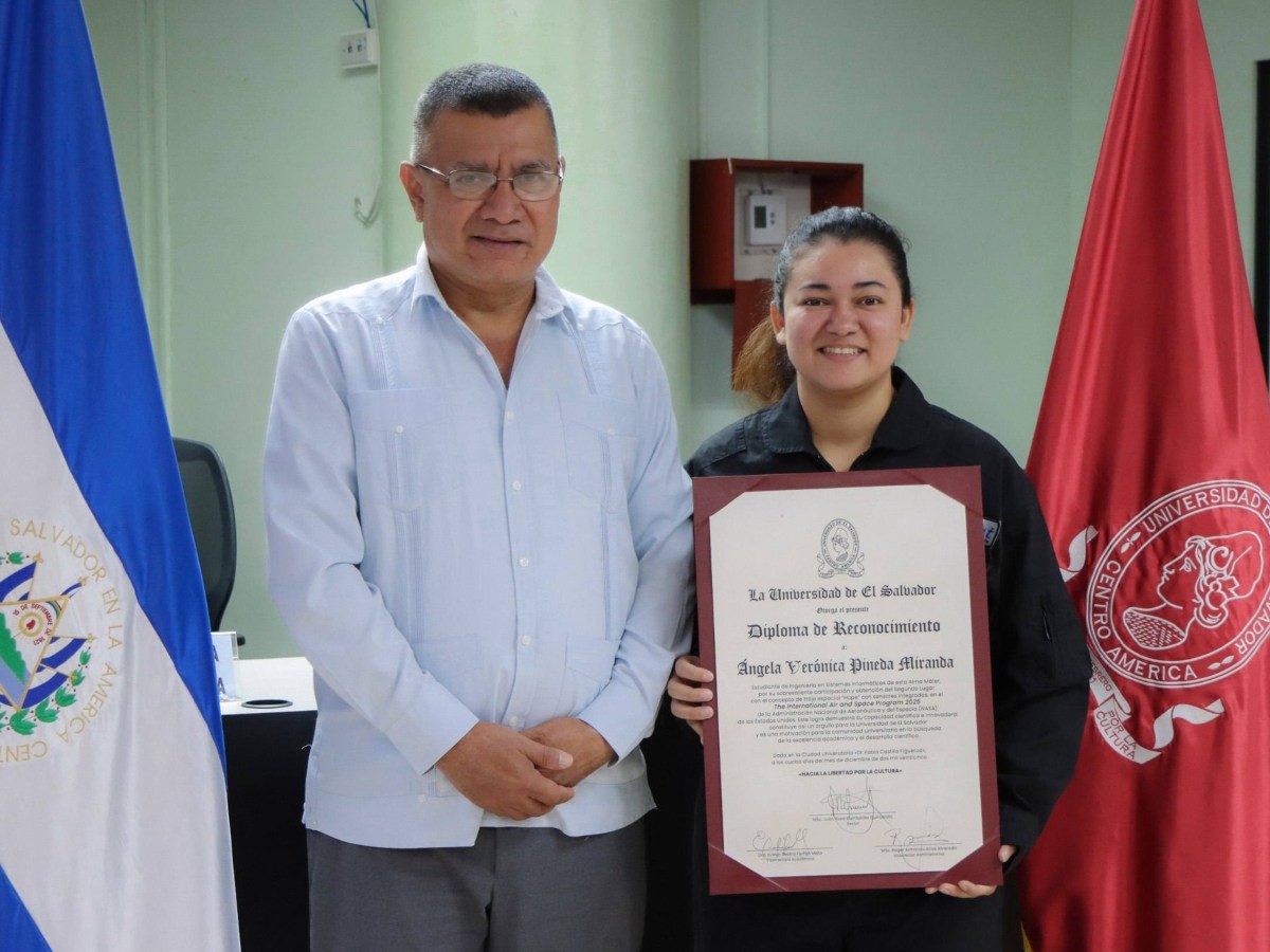 Ángela Pineda recibe reconocimiento por su logro en la NASA - Noticias ...