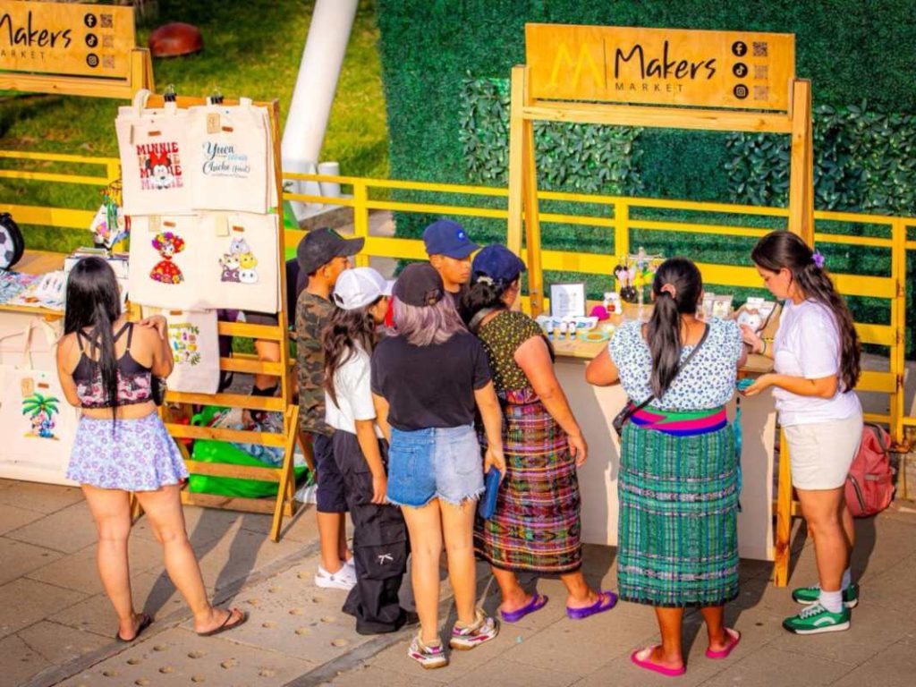 Salvadoreños disfrutan las playas de La Libertad - Noticias de El Salvador